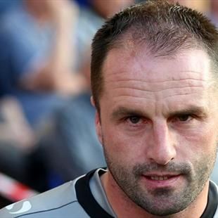 Oldham sack Darren Kelly after heavy loss - TNT Sports