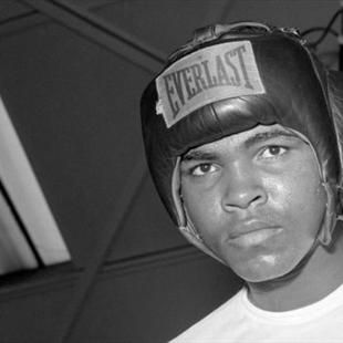 Barack Obama pays tribute to 'The Greatest' Muhammad Ali - TNT Sports