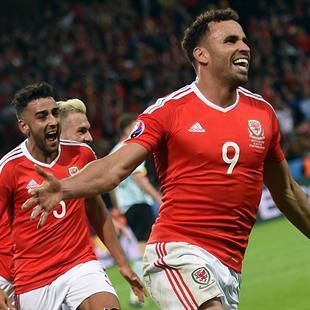 Best Tweets: The Cruyff turn is now the Robson-Kanu turn - TNT Sports