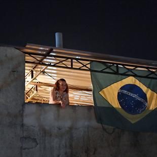 In the favela above opening ceremony: Pride and disappointment - TNT Sports