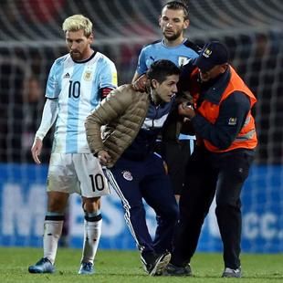 Lionel Messi accosted by pitch invader on his return to Argentina team ...