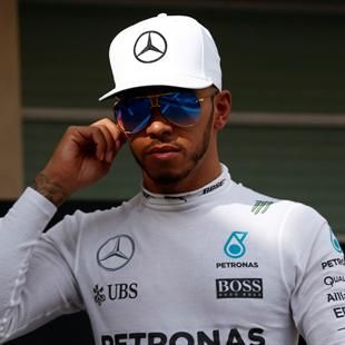 Lewis Hamilton reveals winning 2017 helmet design - TNT Sports
