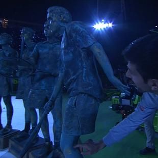 'Djoker' Djokovic tries to distract human statue in Doha - Tennis video ...