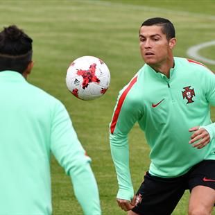 The Warm-Up: It’s Sanchez v Ronaldo; Gylfi pleasures don’t come cheap ...