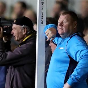 Fomer Sutton goalkeeper Wayne Shaw regrets pie-eating incident - TNT Sports