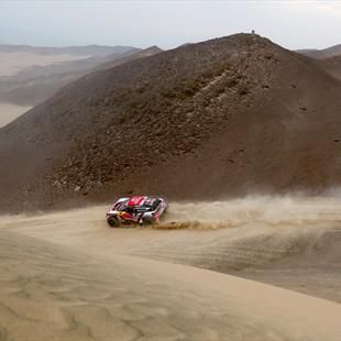 Cyril Despres puts Peugeot into the Dakar lead in Peru - TNT Sports