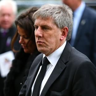 Peter Beardsley suspended until April 2020 over racist insults - TNT Sports