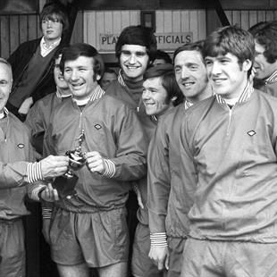 Tributes pour in for former Liverpool captain Tommy Smith - TNT Sports