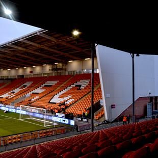 Blackpool native and fan Simon Sadler takes over the Seasiders - TNT Sports