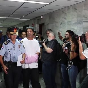 Ronaldinho taken into court after arrest in Paraguay - Football video ...