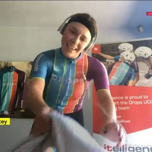 April Tacey wins again at Virtual Tour de France - TNT Sports