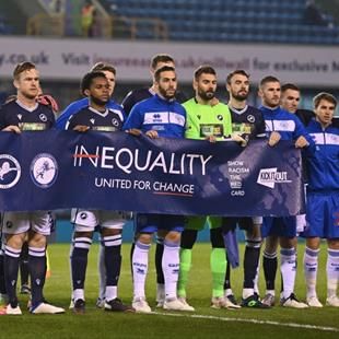 Millwall fans applaud anti-racism banner, QPR players take the knee in ...