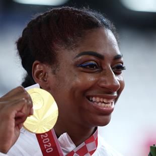 Paralympics 2021 - Kadeena Cox sets new world record as she wins gold ...