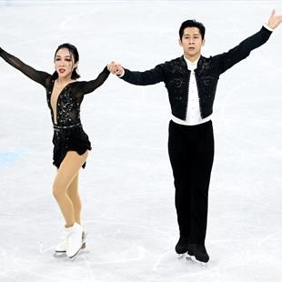 Winter Olympics 2022 - Chinese pair Han Cong and Sui Wenjing delight ...
