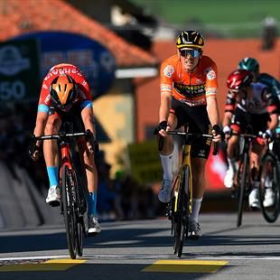 Dylan Teuns snatches Stage 1 victory from Rohan Dennis on the line of ...