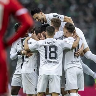 Borussia Monchengladbach sink Bayern Munich after Dayot Upamecano red ...