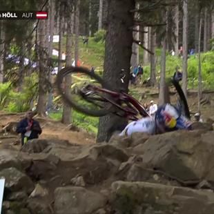 'Oh!' - Valentina Holl flips over handlebars in UCI Downhill World Cup ...
