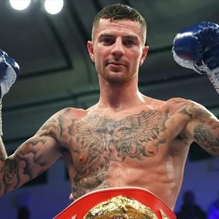 Mark Chamberlain clinically defends lightweight title against Marvin ...