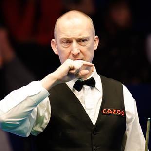 David Lilley drops chalk in bizarre foul during UK Championship ...