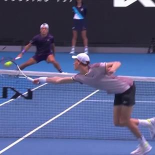 'Spectacular!' - Jannik Sinner with an 'incredible' backhand volley ...