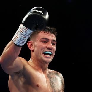 Sam Noakes ‘comprehensively outguns’ Lewis Sylvester at Copper Box ...