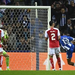 Watch ‘incredible, remarkable’ miss from Galeno in Porto-Arsenal match ...
