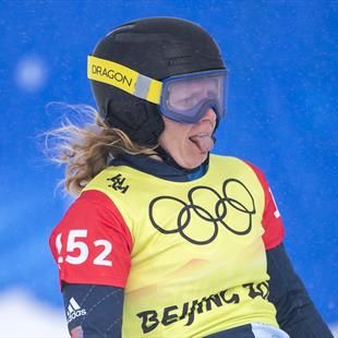Charlotte Bankes makes late charge for Snowboard World Cup victory at ...