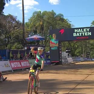 ‘Absolutely incredible’ Hayley Batten cruises to victory in the XCO to ...