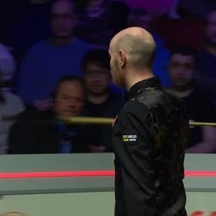 Gary Wilson offers cue to supporter after missing routine red at World ...
