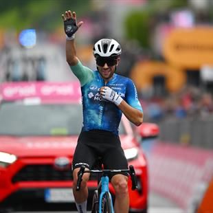 Giro d'Italia: Andrea Vendrame burns off breakaway to solo to brilliant ...