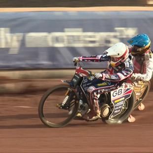 ‘Super racing’ - Robert Lambert sweeps past Anders Thomsen to win Heat ...