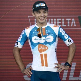 Pavel Bittner stuns Wout van Aert in photo finish on Stage 5 at Vuelta ...