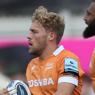 ‘Through the gaps!’ – Gus Warr scores first try of the match as Sale ...