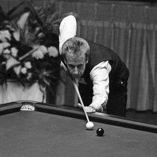 Terry Griffiths: Snooker legend and former world champion dies aged 77 ...