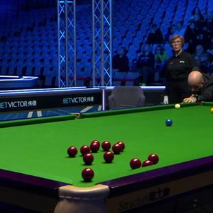 Scottish Open: Watch as table takes 'unusual configuration' in second ...