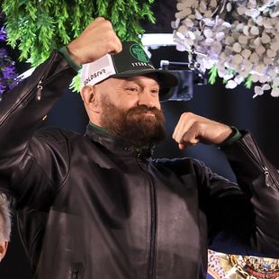 Usyk v Fury 2: Tyson Fury's beard 'grossly violated' rules, Oleksandr ...