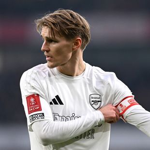 Why Arsenal wore all-white kit against Manchester United in FA Cup ...