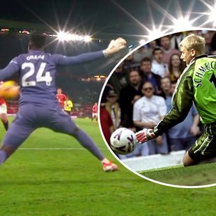 Manchester United goalkeeper Andre Onana pulls off double save v ...