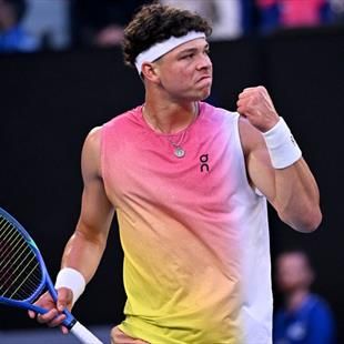 Watch as 'showman' Ben Shelton breaks Jannik Sinner in very first game of Australian Open semi ...