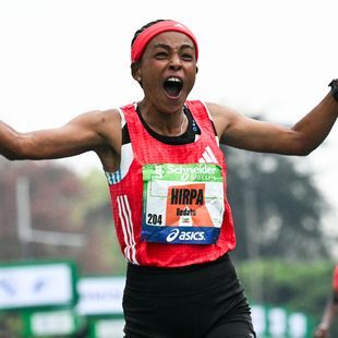 Bedatu Hirpa edges out fellow Ethiopian Dera Dida to win Paris Marathon ...