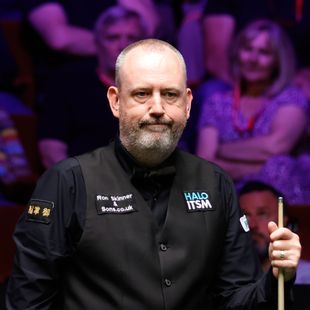 World Championship 2025: Mark Williams punches cue five times but ...