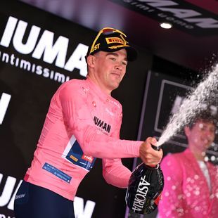 Mads Pedersen powers into pink with Stage 1 win at Giro d'Italia, Mikel ...