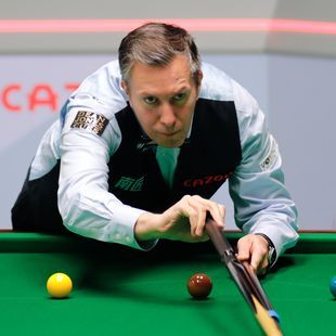 World Seniors Snooker 2025: Aaron Canavan hits back to sink Dominic ...
