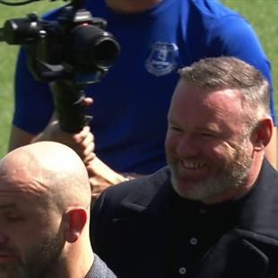 Over 50 Everton legends make their way into Goodison Park ahead of ...