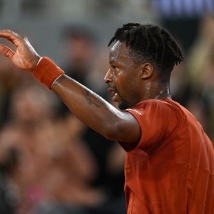'Pandemonium!' - Paris crowd goes wild at 'pyrotechnic forehand' from ...