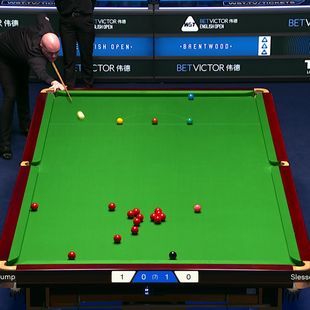 Elliot Slessor smashes in ambitious plant as balls scatter everywhere ...