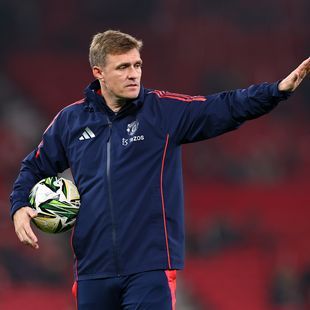 Manchester United's Darren Fletcher takes charge for the first time ...