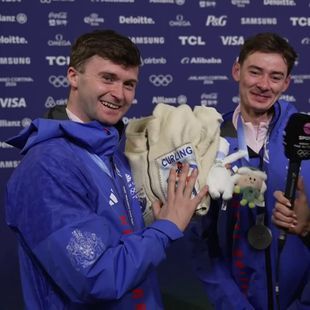 Winter Olympics: Story behind the curling fleece as Laura Robson gift ...