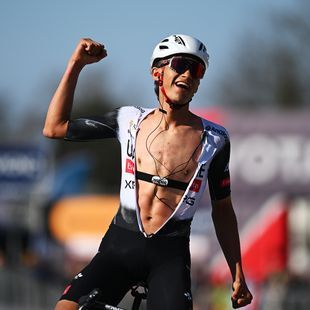 Giro d'Italia 2025: Adam Blythe hails raw talent Isaac del Toro as ...