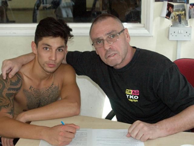 Ricky Rose turns pro with Johnny Eames - TNT Sports